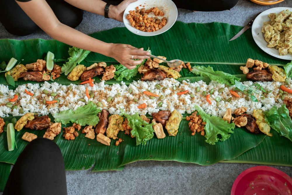 15 Ide Menu Liwetan Lauk Khas Nusantara untuk Berbagai Acara