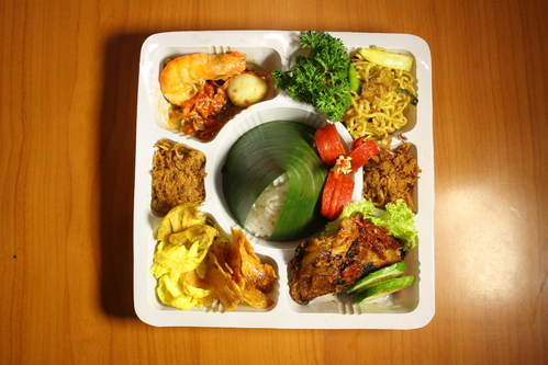 Tren Paket Nasi Box Tumpeng Mini, Cek Menu Enak Didalamnya!